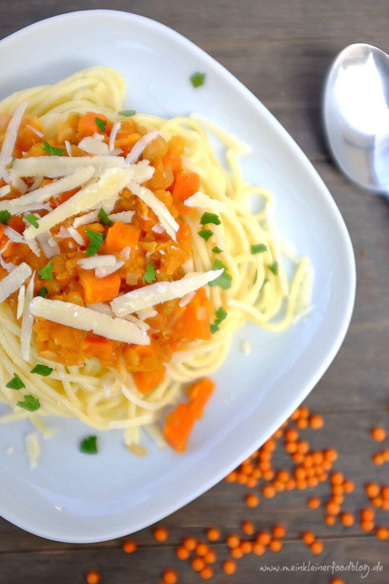 30-Minuten Rote-Linsen-Bolognese mit Spaghetti - Schnelle & einfache ...