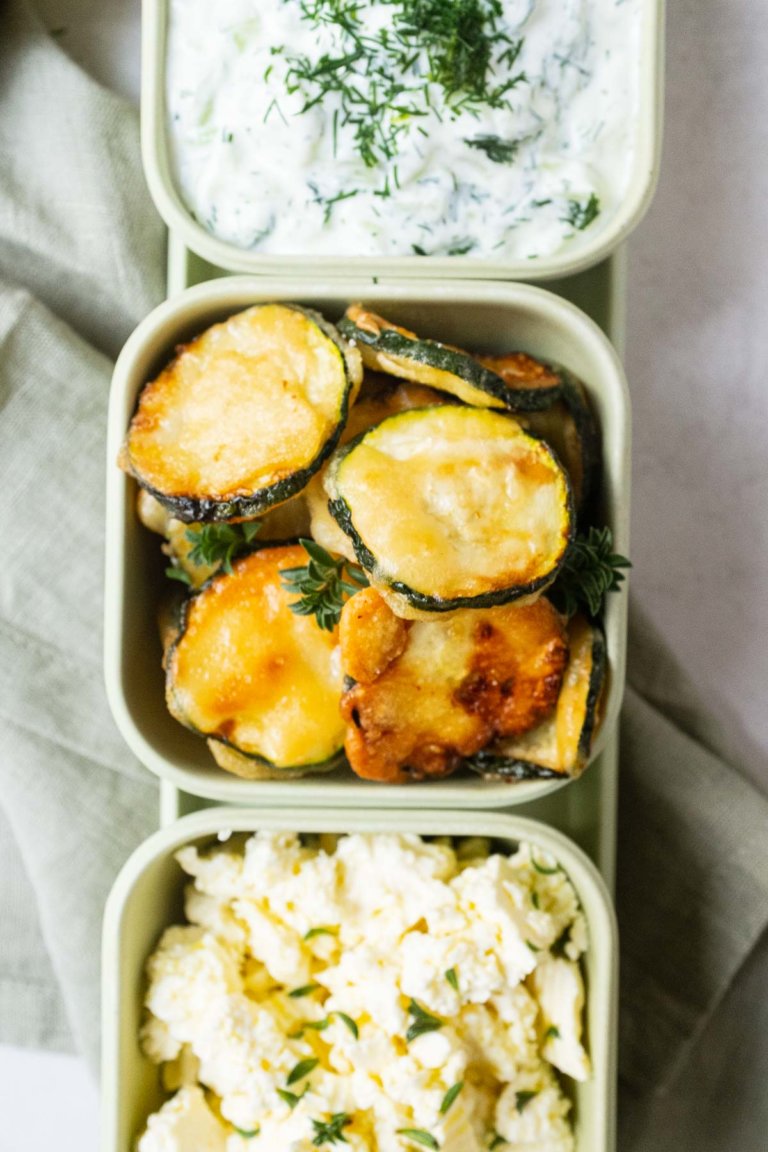 Griechische Vorspeisen: Frittierte Zucchini, Feta-Kräutermix & Tzatziki ...
